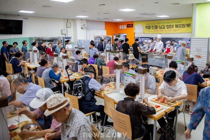 [ESG 한발 더] BBQ·아워홈·NS홈쇼핑·쿠팡, 무더위·집중호우에 나눔 활동 전개